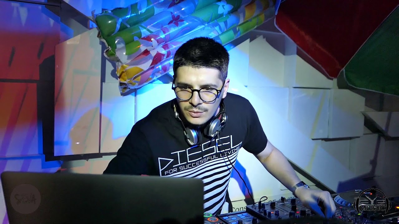 Dj Seva - Hangouts @ Freddo Club - YouTube