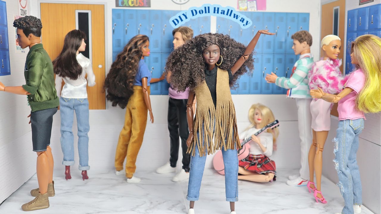 DIY: TRIFOLD Barbie Doll School Hallway - YouTube