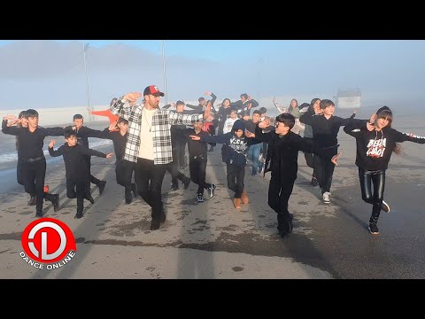 Bu reqqas butun Telebelerini bir yere yığdı Və...