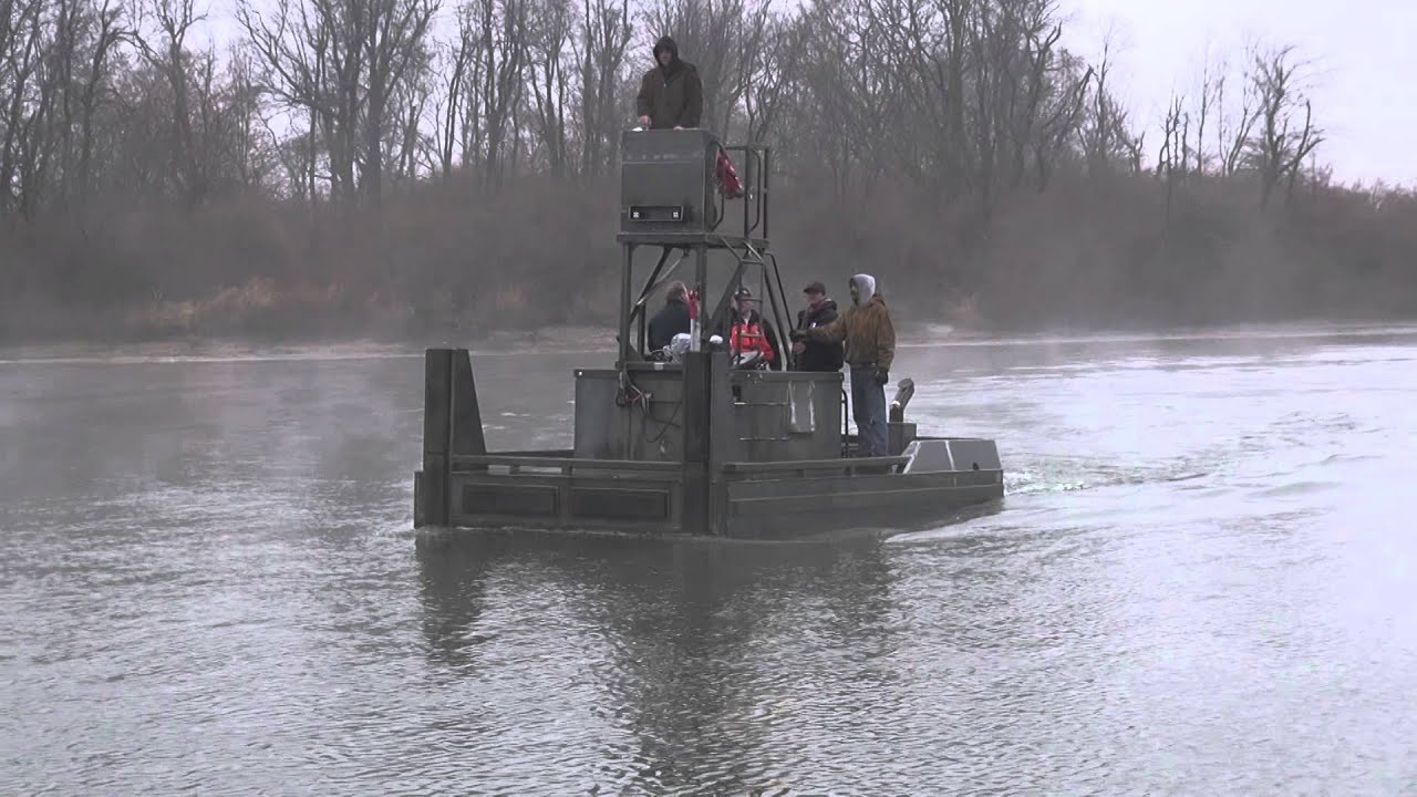 Truckable Push Boat 10x20x4 300 hp John Deere - YouTube