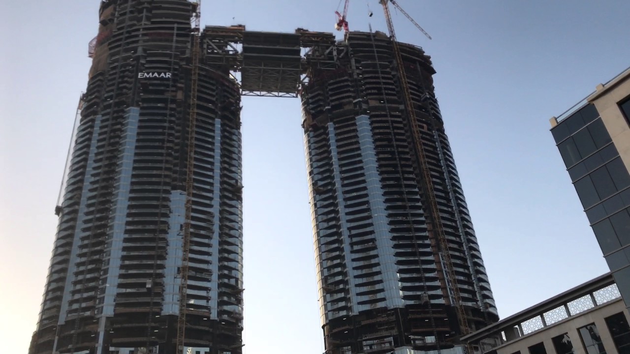 Sky Bridge Downtown Dubai Lifting a huge bridge in Dubai skyscraper all ...
