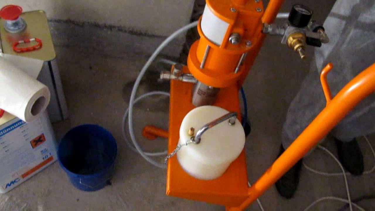 MC Injekt 2300 NV Injection hotel - YouTube