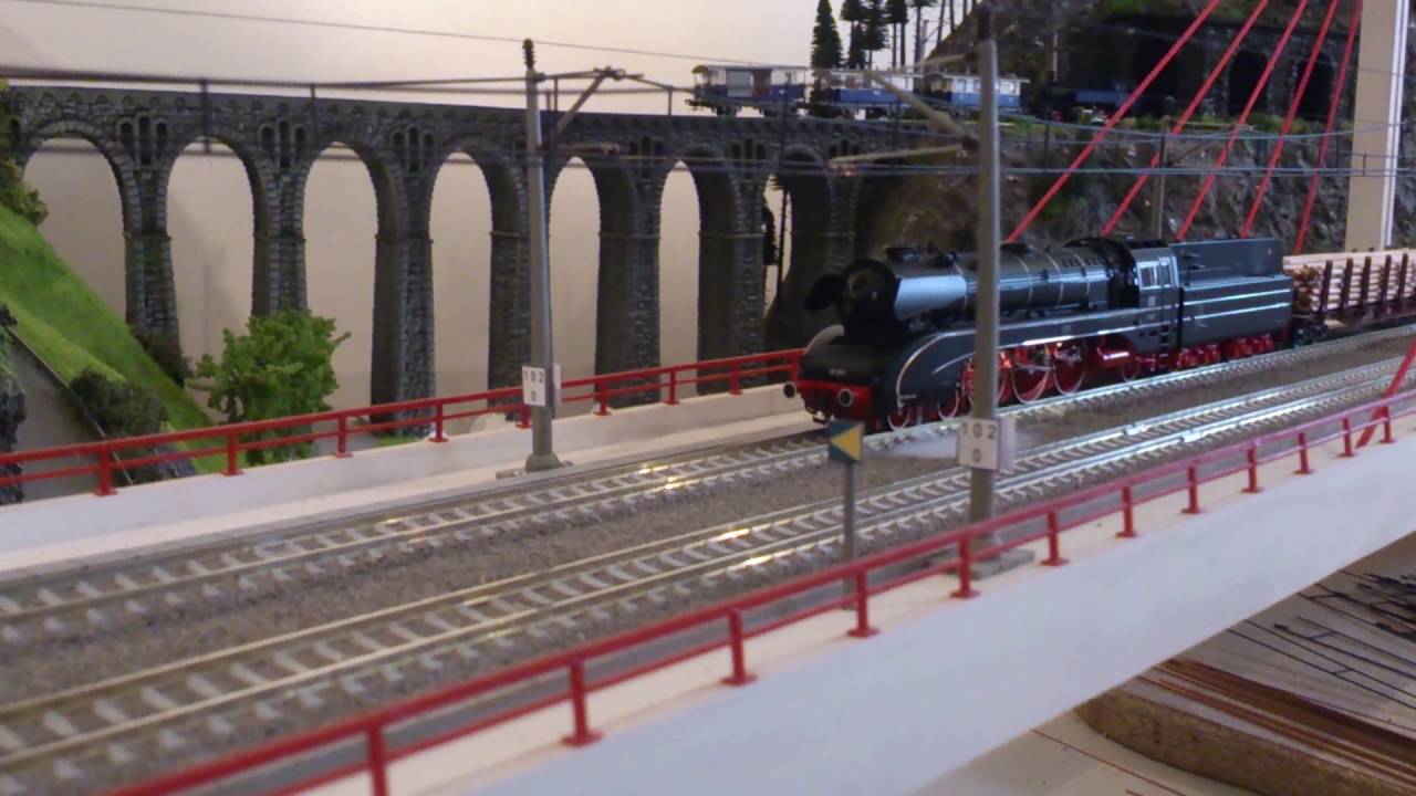 Roco 62191 BR 10 002 mit dynamischen Dampfstoß - YouTube