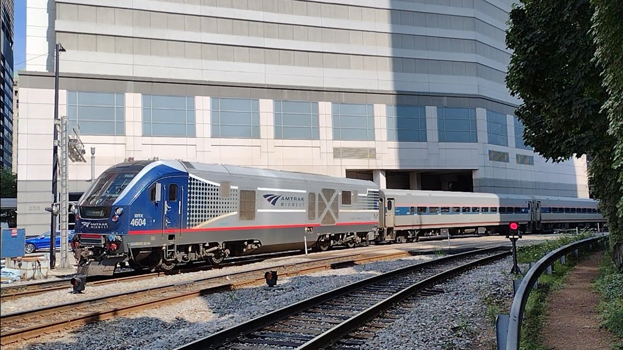 Amtrak SC-44 Charger 4604 meets Metra cab-car 8505 in Chicago on July ...