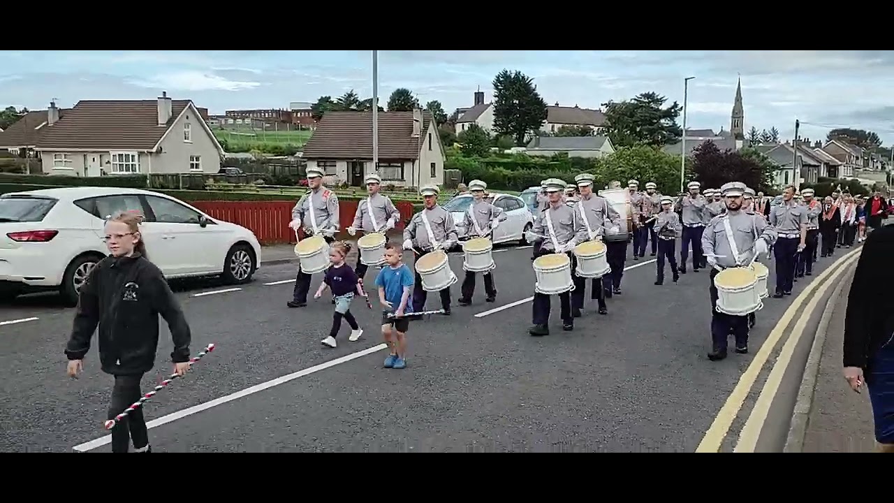 Dervock Young Defenders @ the 12th in Ballycastle 2023 (9) - YouTube