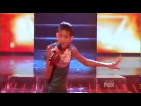 Willow Smith performs \