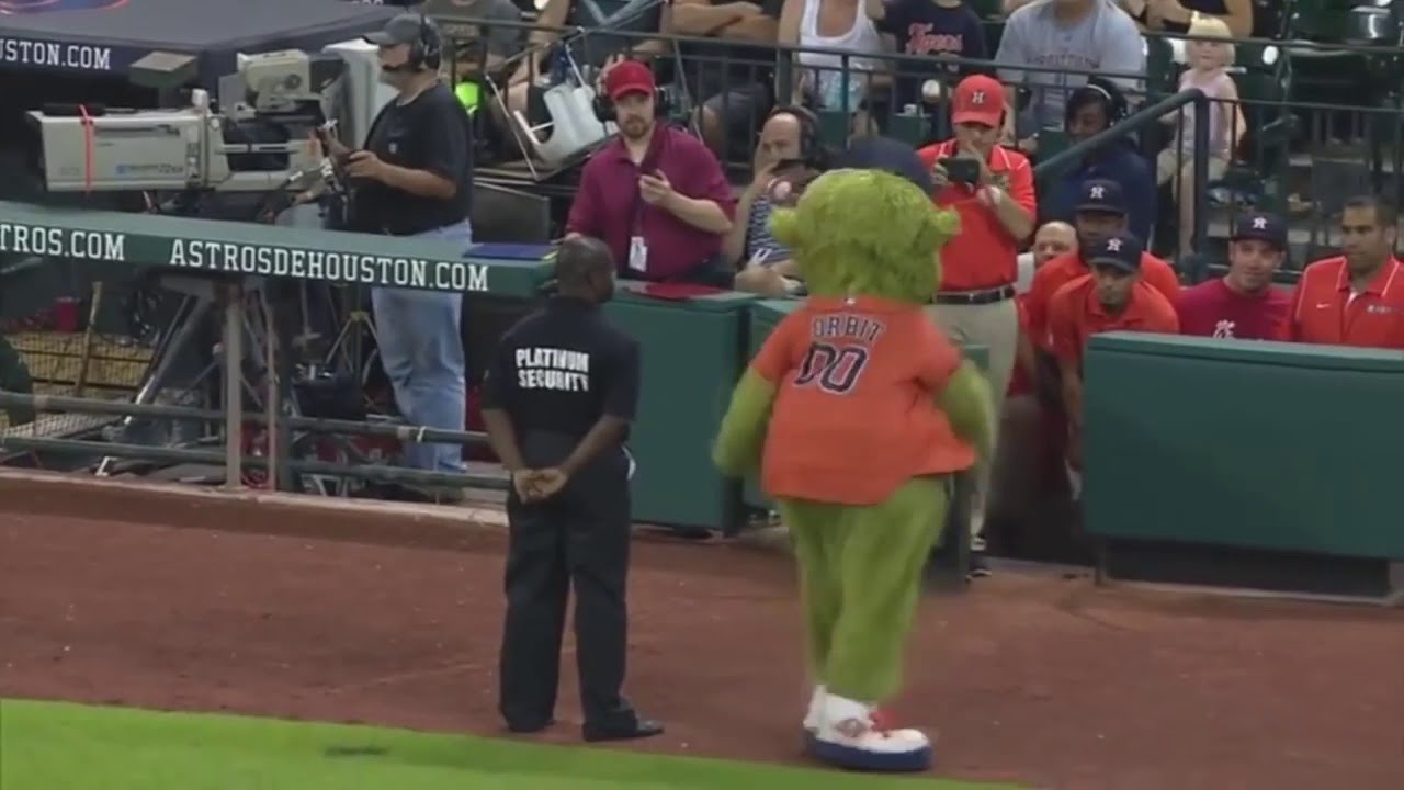 Funny Meme 😂Security guard Dancing 😂 - YouTube