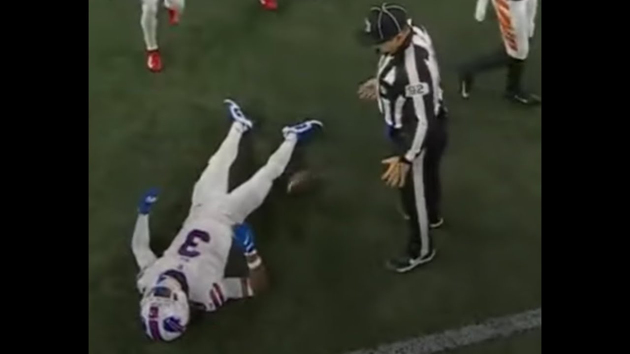 Damar Hamlin - The most critical NFL injury in history - YouTube