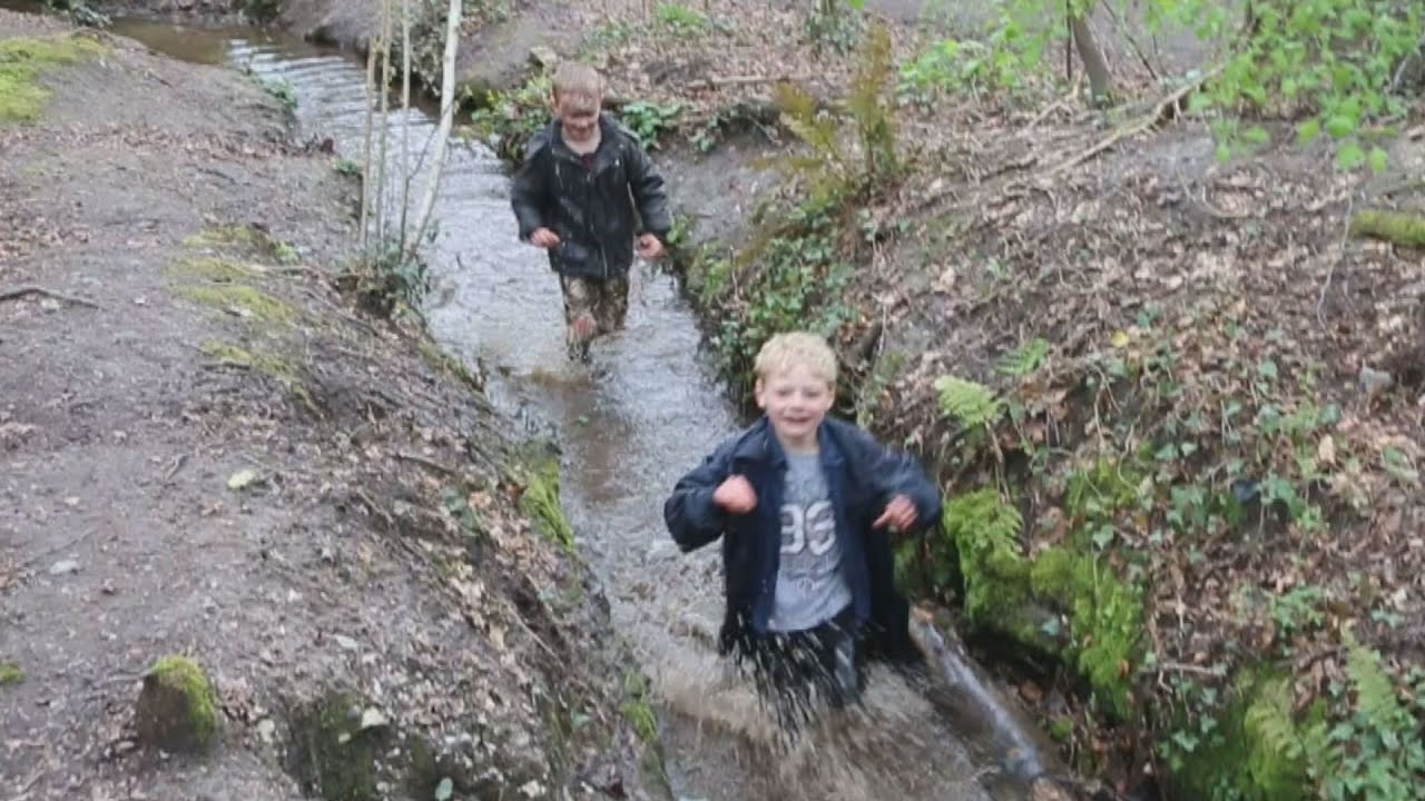We love mud Spring 2014 'the end' and Charlie in the swamp - YouTube