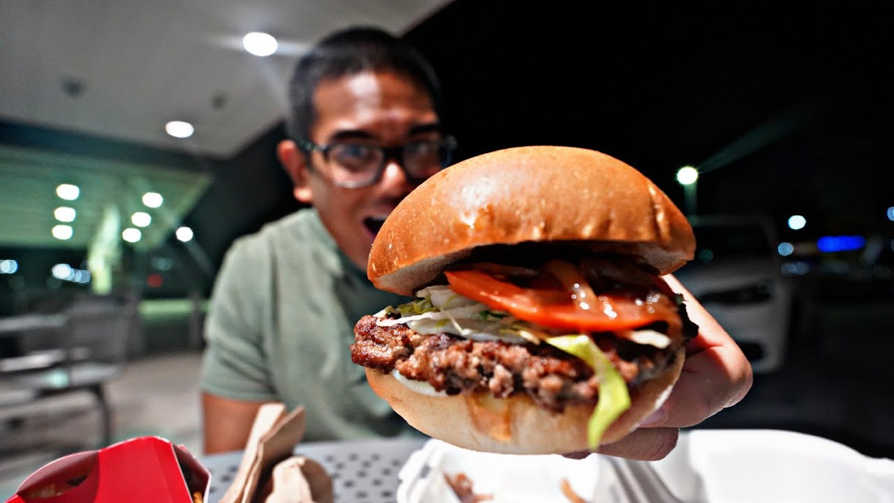 WAWA HAS A BURGER | FOOD REVIEW!!! - YouTube