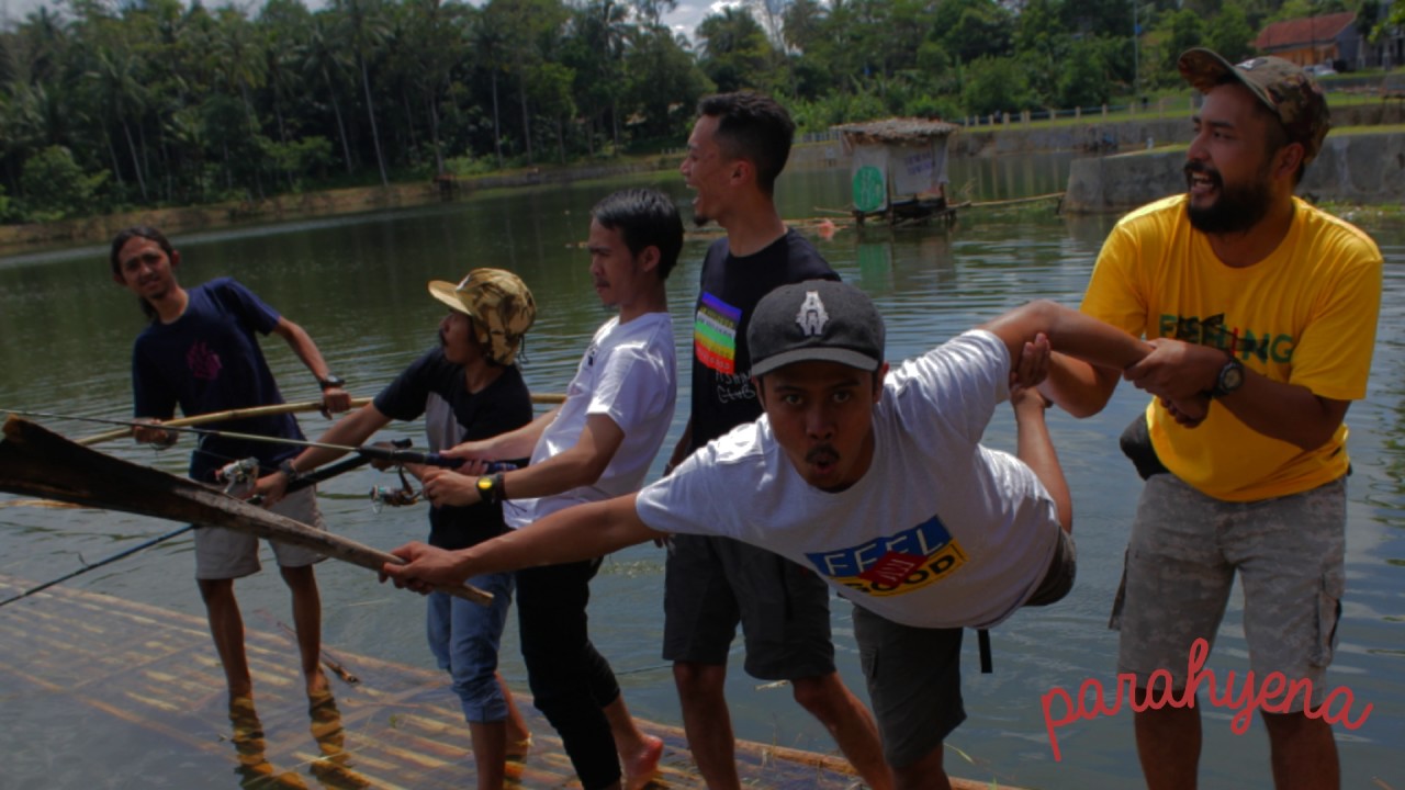 Parahyena - Cibaduyut (Video lyric) - YouTube