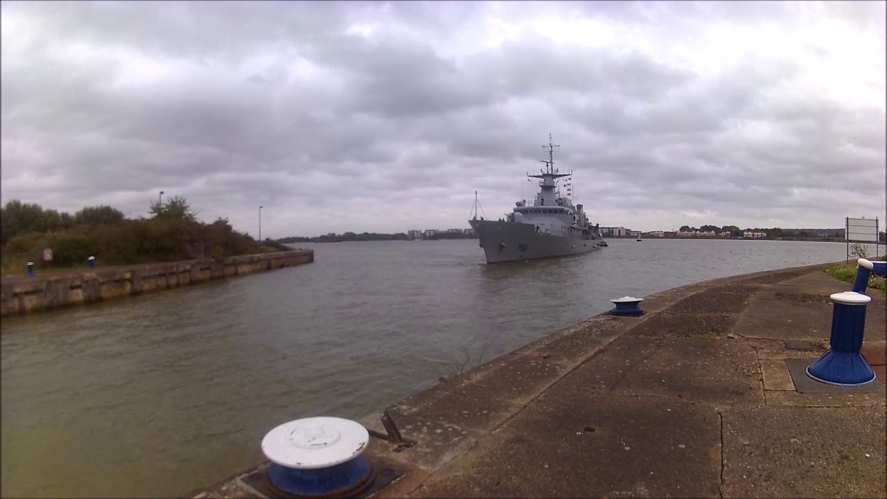 LE Samuel Beckett arrives in London for DSEi 2017 - YouTube