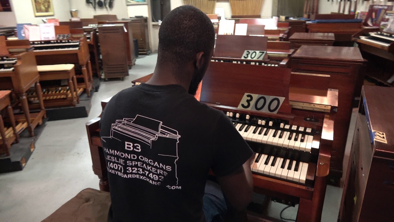 # 300 Hammond B3 (1956) Mint with 122 Leslie for sale at Keyboard ...