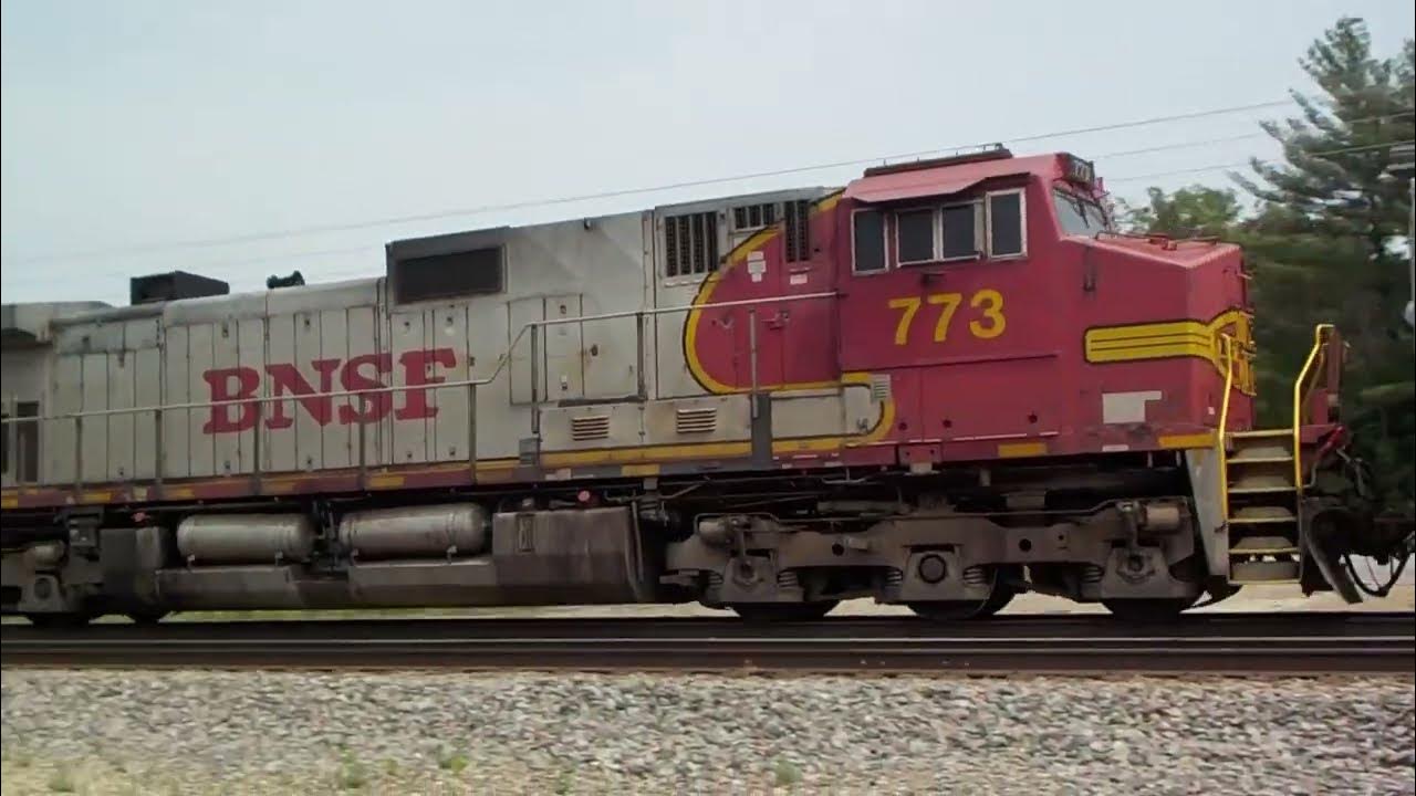 BNSF 773 (BNSF Warbonnet 2nd unit) w/BNSF 7338 leading loaded sand 6/17/23 - YouTube