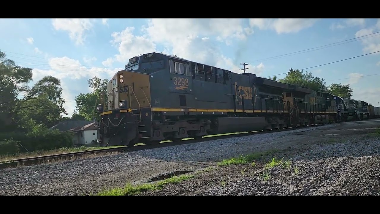 CSX 3298, CSX 3349, LSRC 6355, & LSRC 6431 Working Saginaw Yard/Southbound Bridgeport - YouTube