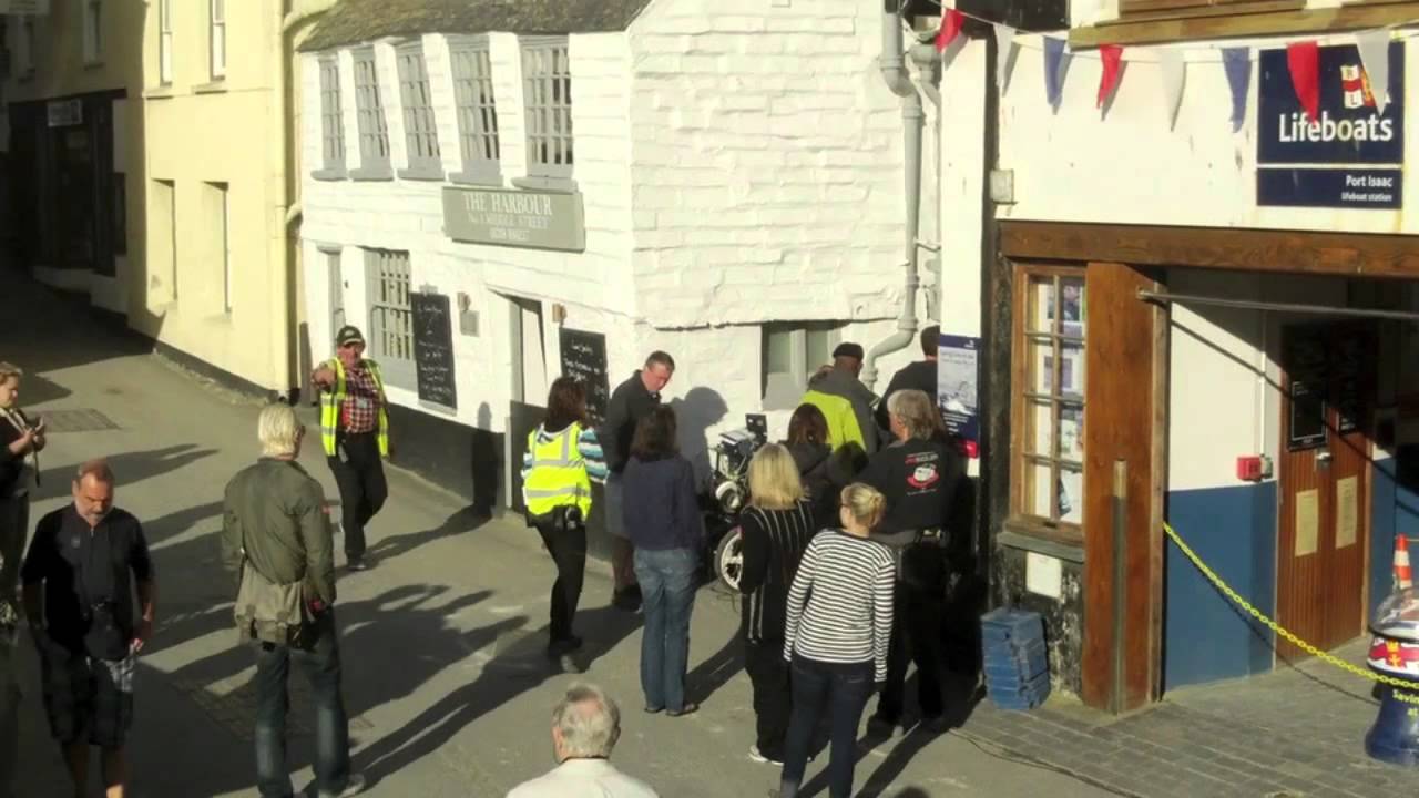 Doc Martin SERIES 5 FILM CREW IN PORT ISAAC JUNE 2011 - YouTube