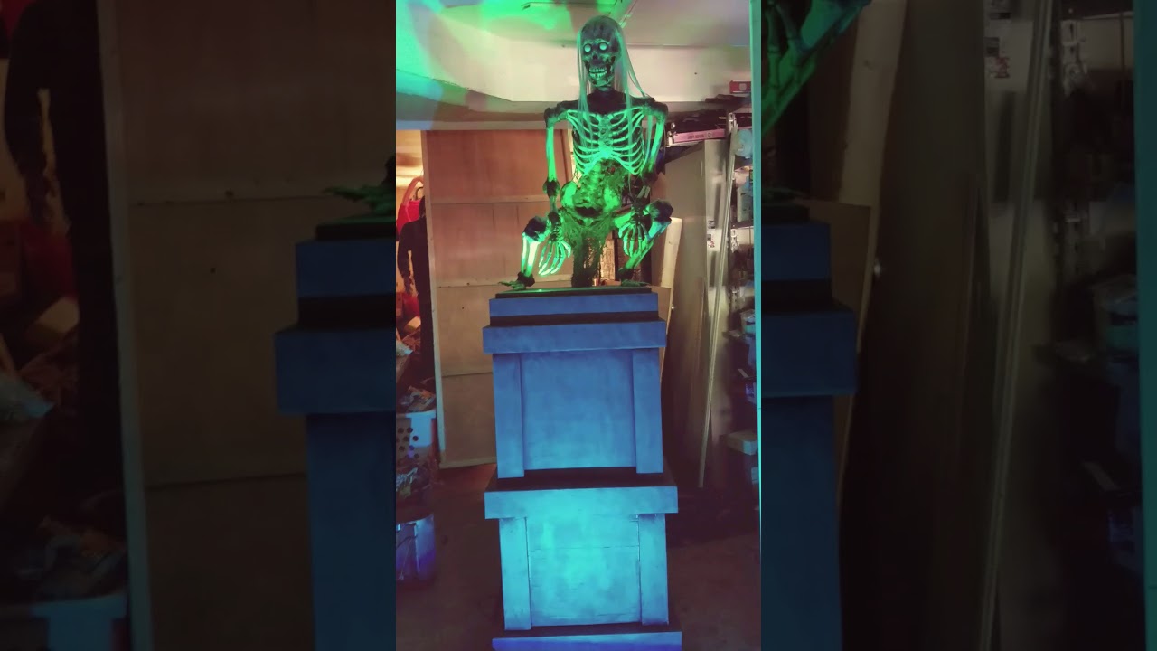 I just added some green led lights, to my crouching ghoul prop! - YouTube