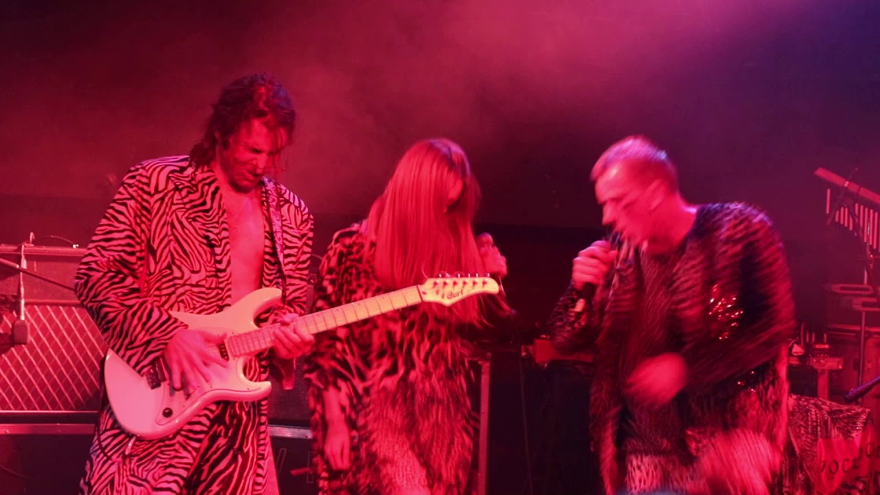 СОЗВЕЗДИЕ ОТРЕЗОК - Клещ @ Moscow Music Week, Aglomerat 2019 - YouTube