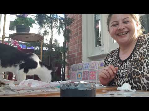 BÖYLE GÜZEL MASADA  LAHMACUN YEMEK HERKESE NASİP OLMAZ