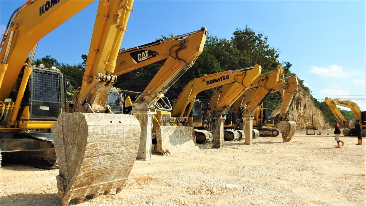 CAT 320D Komatsu PC210 Excavator And Dump Trucks Digging Moving ...