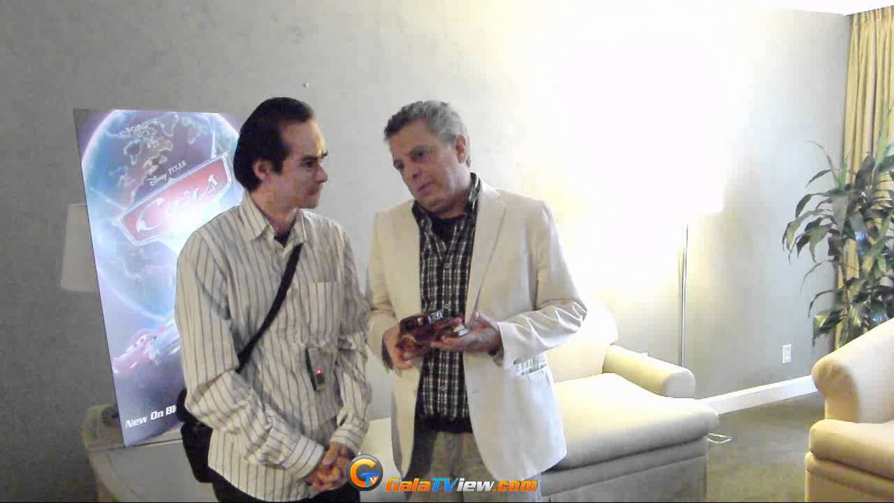 Cesar Bono nos hace reir en exclusiva con su voz en "Cars 2" - YouTube