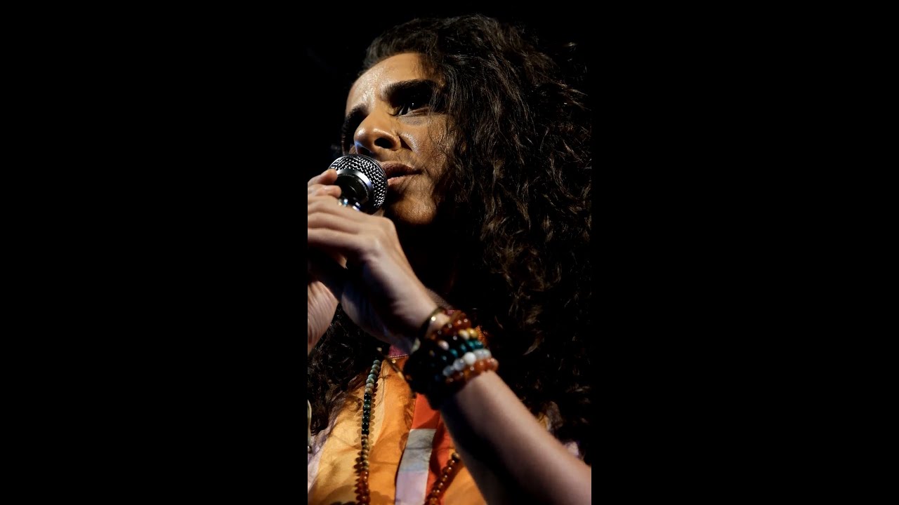 Noha Fekry - Dance Me To The End of Love (Live) - YouTube