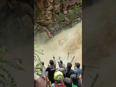 Muttal anaivari waterfalls flood Attur, Salem - YouTube