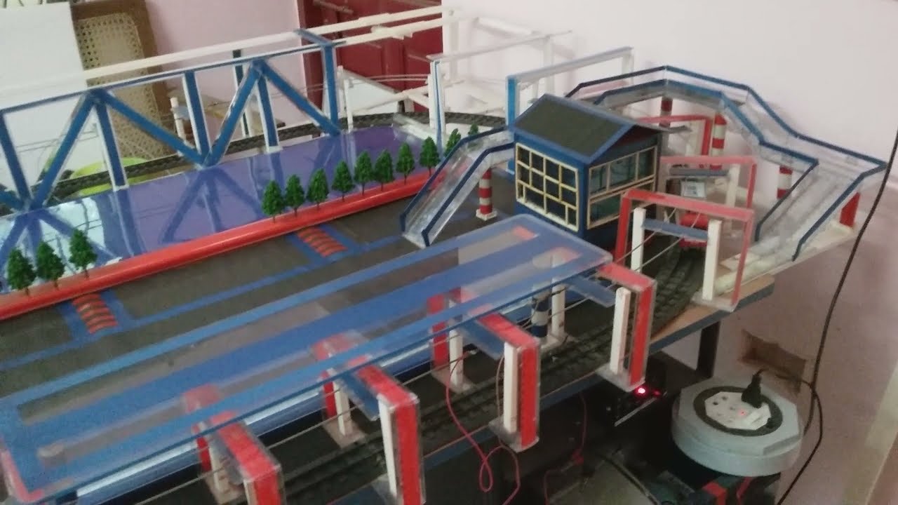 HOME MADE - TRAIN LAYOUT - YouTube