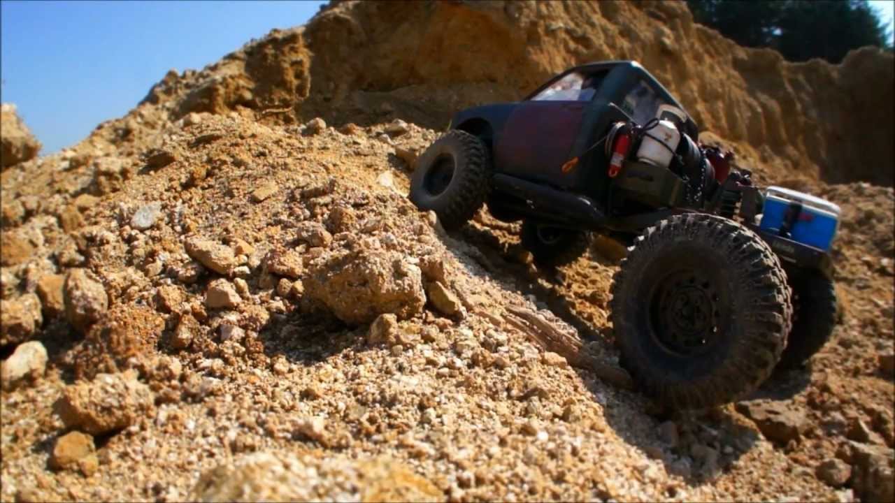 Axial SCX10 Hilux first run - YouTube