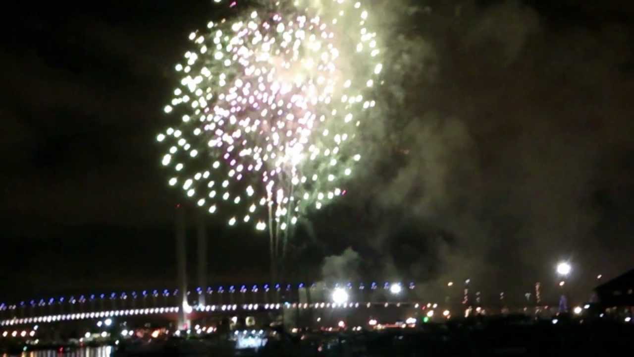 2013 Melbourne Docklands Fireworks - YouTube