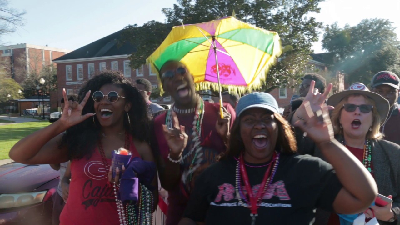 UL Lafayette - Krewe of Roux Parade 2017 - YouTube