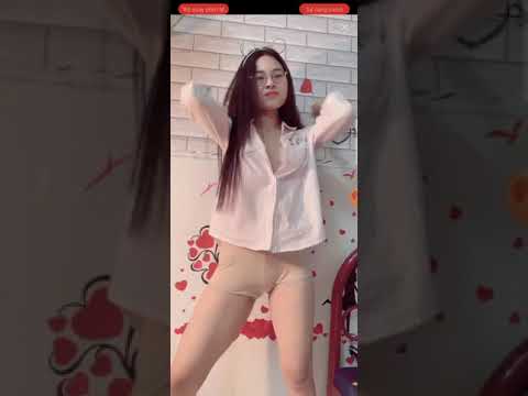 Bigo live Vân xinh gái lộ hàng đẹp