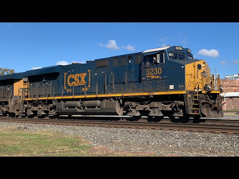 CSX I010-30 with 3230 Leading - YouTube