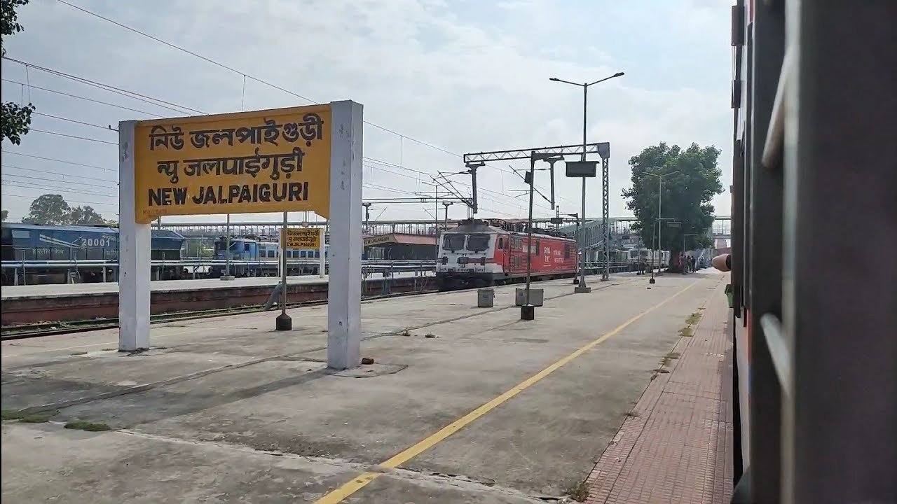 12343 SDAH-NJP Darjeeling Mail Arriving New Jalpaiguri #darjeelingmail ...