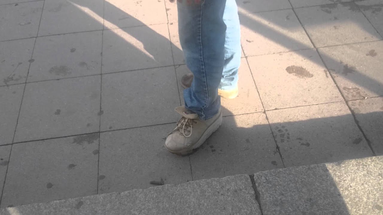 Short leg man with built up shoe 5 - YouTube