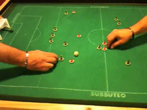 Dimostrazione di Subbuteo tra il Campione d'Italia e il Campione del ...