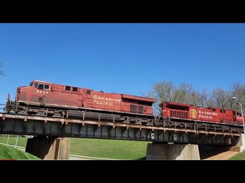 CP 8829 & CP 9839 Westbound #canadianpacific #trainvideo #railfanning - YouTube