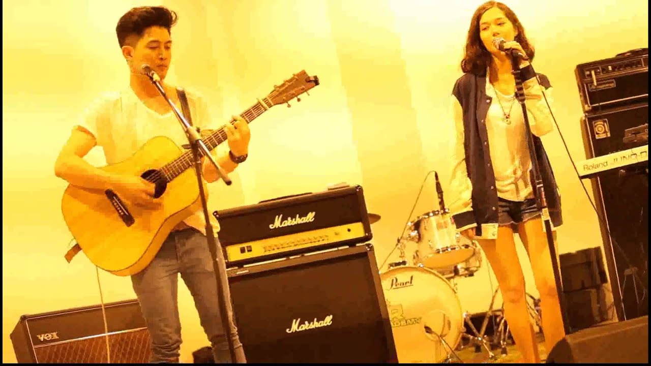 [1/4] Violette Wautier + P'Max [Vance Joy - Riptide] @ FLEA FEST 4 ...