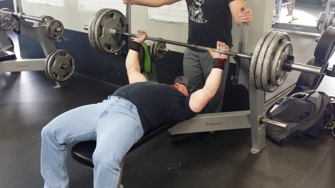 365 lb X 8 Benchpress - YouTube