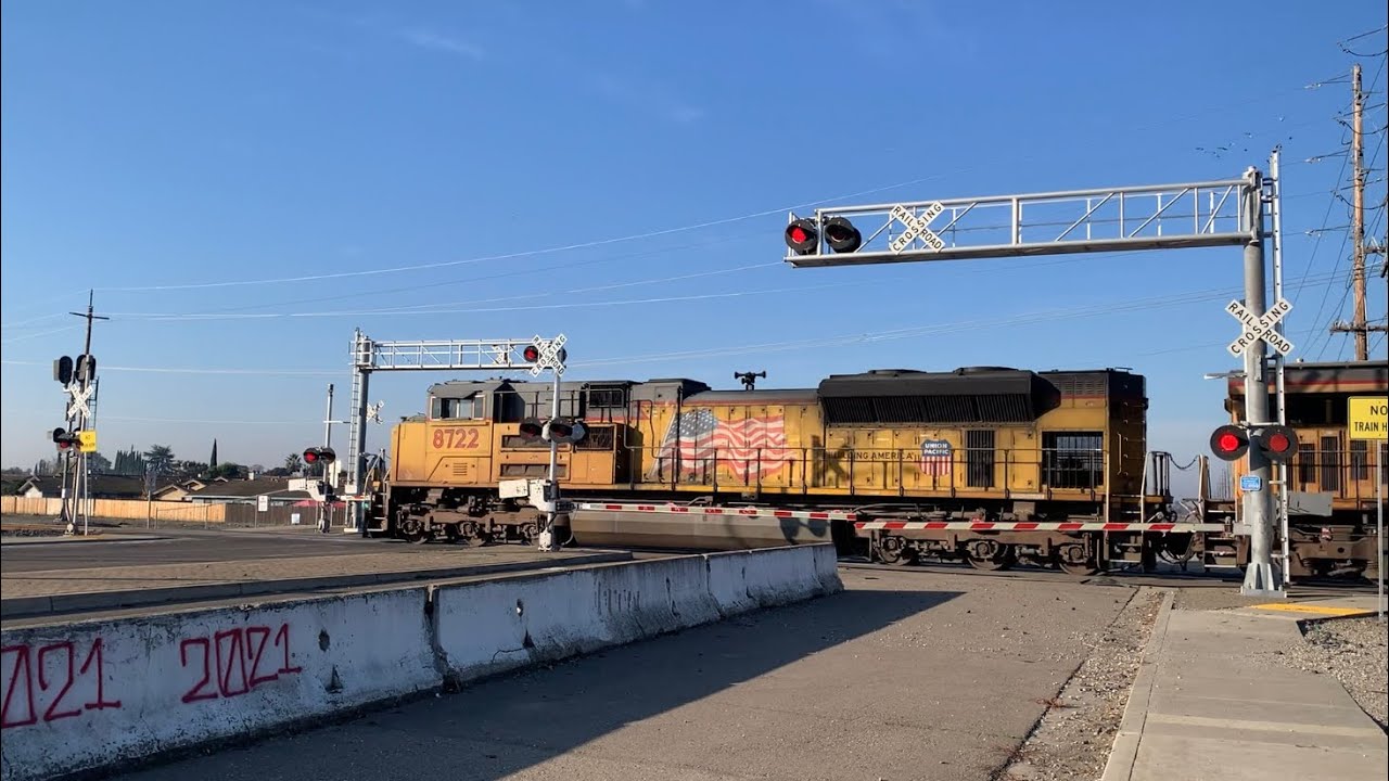 UP 8722 Grain Train South - E. Morada Lane Railroad Crossing, Stockton CA - YouTube