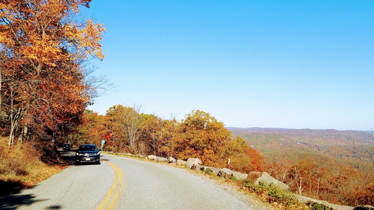 Perkins Memorial Drive downward | Bear Mountain, New York | Fall 2022 ...