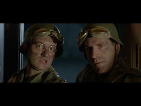 La Folle Histoire de Max et Léon - extrait enlevez les frocs.