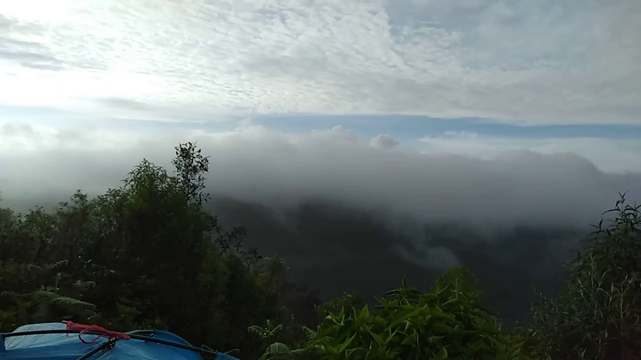 Samudra awan, puncak Mega gunung puntang - YouTube