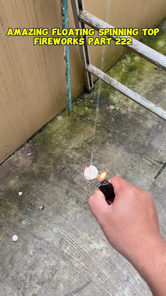 Bermain kembang api roda gila china #shorts #viral #youtubeshorts #amazing #fireworks - YouTube