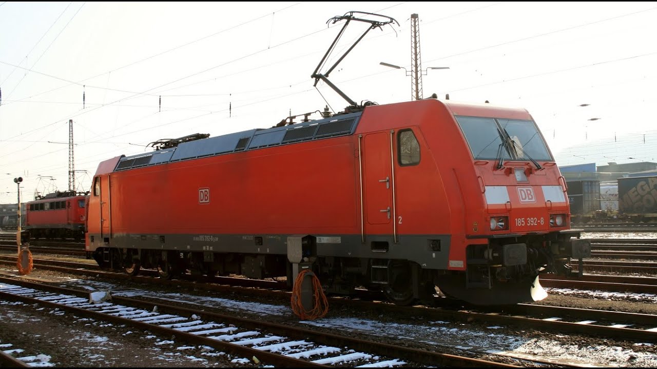 185 584 von Rheincargo begegnet zwei Triebwagen der BR 463 von DB Regio ...