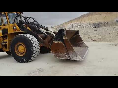 Volvo L160 testing the wheel loader in action - YouTube