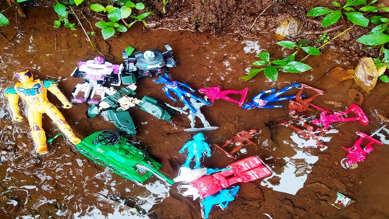 Membersihkan mainan robot l mainan anak-anak l Robot-robotan - YouTube