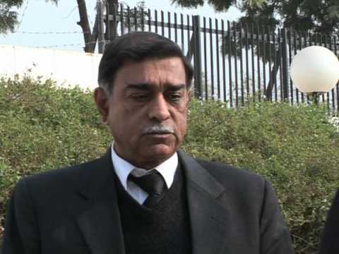 Pakistan's eunuchs to finally get official status - YouTube