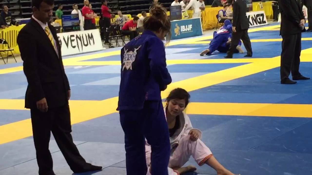 Pans 2015: Rebecca Chiang vs Winner - YouTube