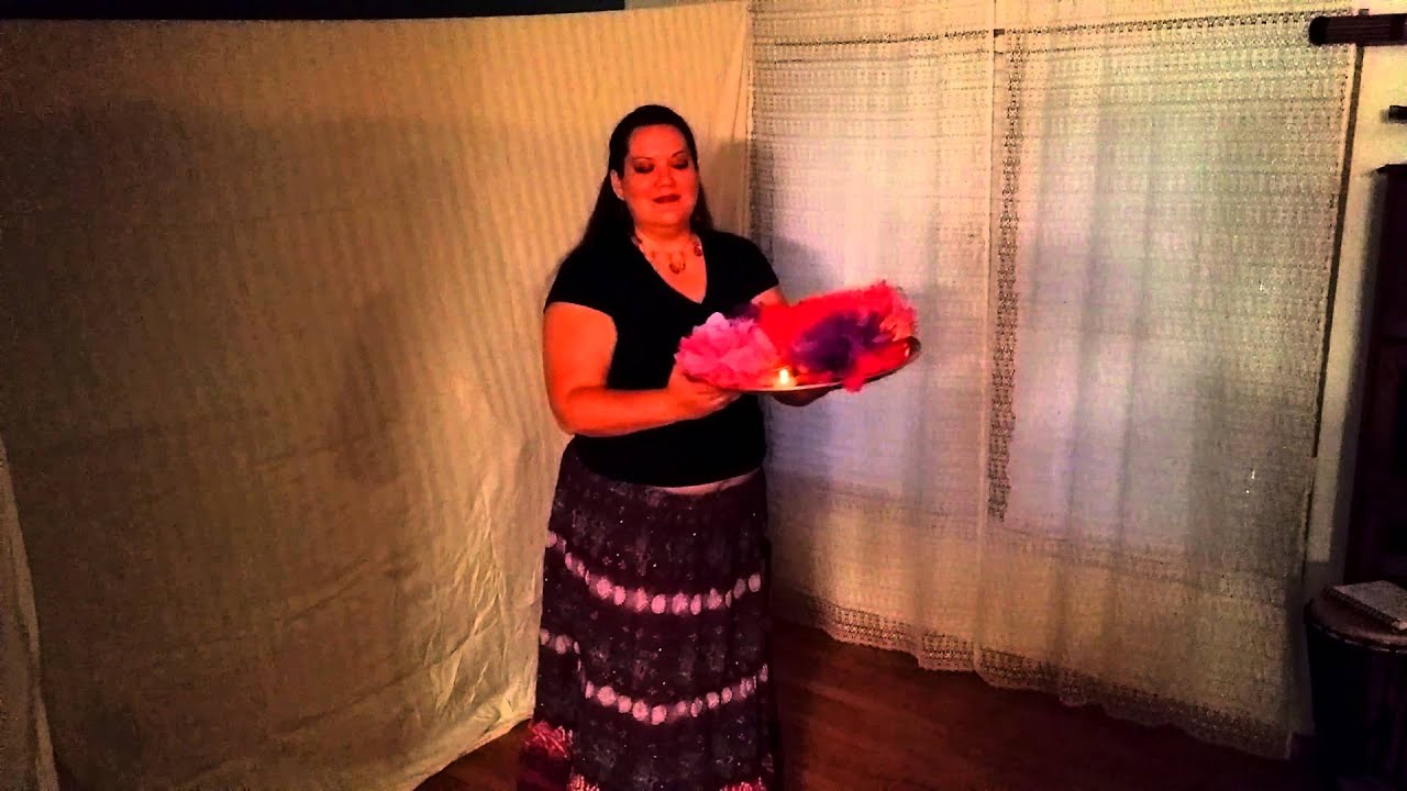 Leora Layan's Seneeya (Tray Dance) - YouTube